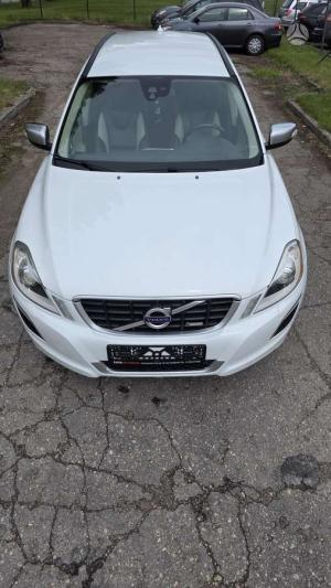 White Volvo XC60 2012 in Siauliai, with an engine capacity of 2.40 L and mileage of 286 thousand km for 9250 €, photo 10 on AUTOMOTO.COM.LV