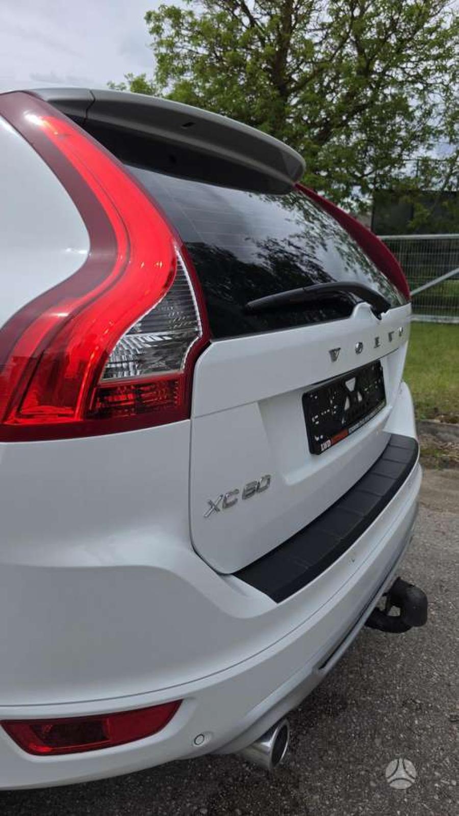White Volvo XC60 2012 in Siauliai, with an engine capacity of 2.40 L and mileage of 286 thousand km for 9250 €, photo 18 on AUTOMOTO.COM.LV