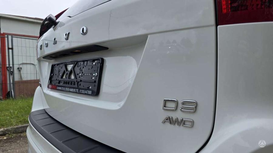White Volvo XC60 2012 in Siauliai, with an engine capacity of 2.40 L and mileage of 286 thousand km for 9250 €, photo 19 on AUTOMOTO.COM.LV