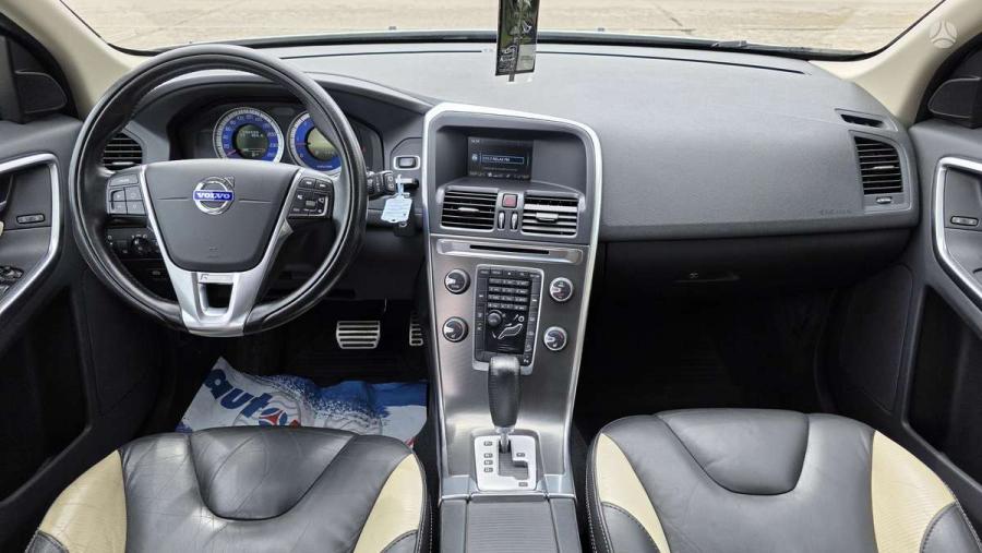 White Volvo XC60 2012 in Siauliai, with an engine capacity of 2.40 L and mileage of 286 thousand km for 9250 €, photo 20 on AUTOMOTO.COM.LV