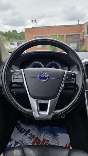White Volvo XC60 2012 in Siauliai, with an engine capacity of 2.40 L and mileage of 286 thousand km for 9250 €, photo 23 on AUTOMOTO.COM.LV