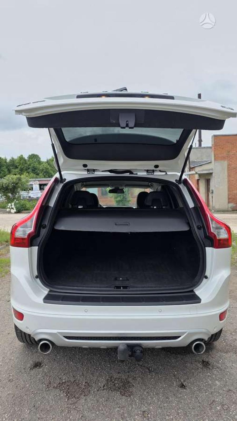 White Volvo XC60 2012 in Siauliai, with an engine capacity of 2.40 L and mileage of 286 thousand km for 9250 €, photo 34 on AUTOMOTO.COM.LV