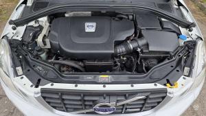 White Volvo XC60 2012 in Siauliai, with an engine capacity of 2.40 L and mileage of 286 thousand km for 9250 €, photo 39 on AUTOMOTO.COM.LV