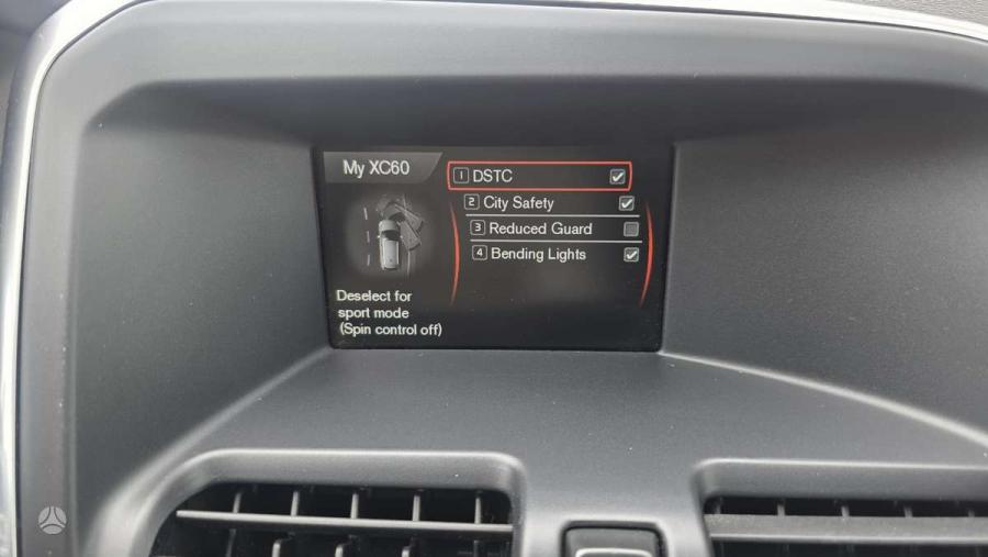 White Volvo XC60 2012 in Siauliai, with an engine capacity of 2.40 L and mileage of 286 thousand km for 9250 €, photo 47 on AUTOMOTO.COM.LV