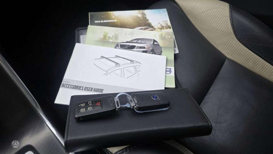 White Volvo XC60 2012 in Siauliai, with an engine capacity of 2.40 L and mileage of 286 thousand km for 9250 €, photo 48 on AUTOMOTO.COM.LV