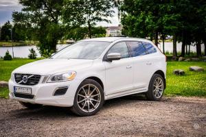 White Volvo XC60 2012 in Sirvintos, with an engine capacity of 2.40 L and mileage of 311 thousand km for 10500 €, photo 4 on AUTOMOTO.COM.LV