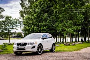 White Volvo XC60 2012 in Sirvintos, with an engine capacity of 2.40 L and mileage of 311 thousand km for 10500 €, photo 5 on AUTOMOTO.COM.LV