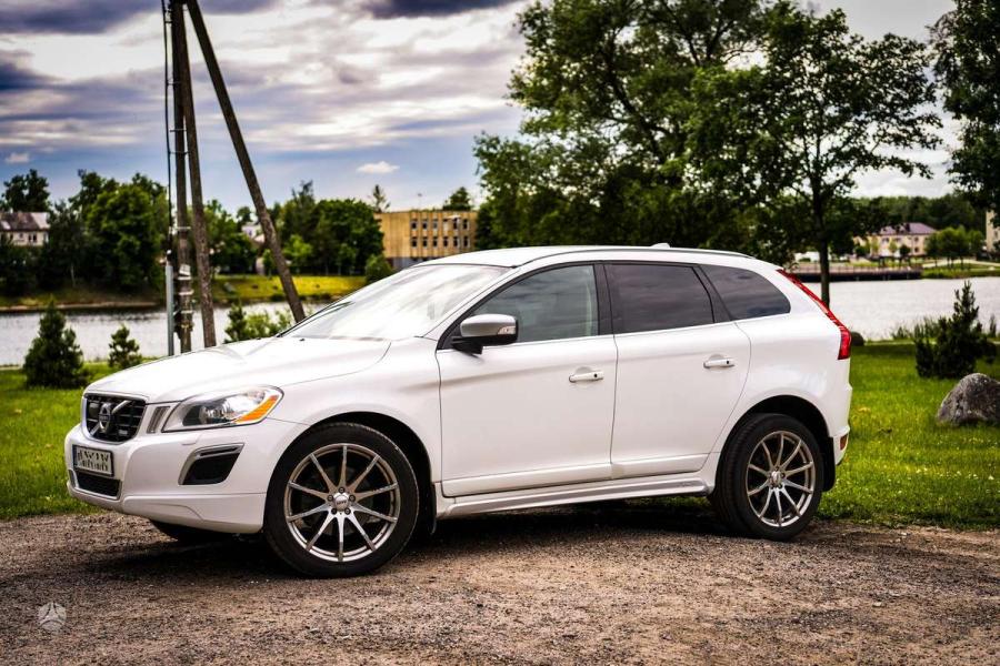 White Volvo XC60 2012 in Sirvintos, with an engine capacity of 2.40 L and mileage of 311 thousand km for 10500 €, photo 6 on AUTOMOTO.COM.LV