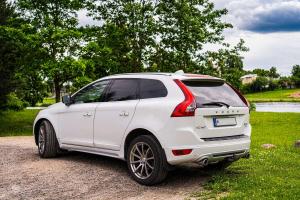 White Volvo XC60 2012 in Sirvintos, with an engine capacity of 2.40 L and mileage of 311 thousand km for 10500 €, photo 7 on AUTOMOTO.COM.LV
