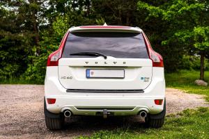White Volvo XC60 2012 in Sirvintos, with an engine capacity of 2.40 L and mileage of 311 thousand km for 10500 €, photo 8 on AUTOMOTO.COM.LV