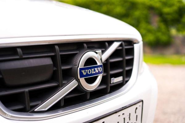 Balts Volvo XC60 2012 Širvintos, ar dzinēja tilpumu 2.40 L un nobraukumu 311 tūkst. km par 10500 €, foto 10 vietnē AUTOMOTO.COM.LV