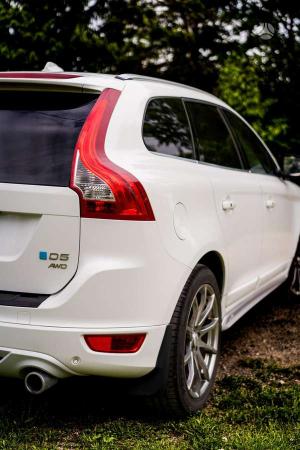 White Volvo XC60 2012 in Sirvintos, with an engine capacity of 2.40 L and mileage of 311 thousand km for 10500 €, photo 12 on AUTOMOTO.COM.LV