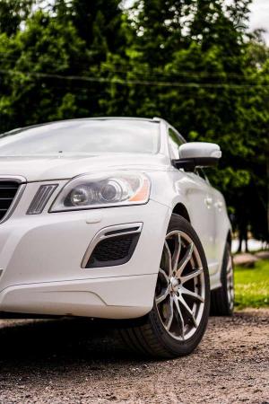 White Volvo XC60 2012 in Sirvintos, with an engine capacity of 2.40 L and mileage of 311 thousand km for 10500 €, photo 13 on AUTOMOTO.COM.LV