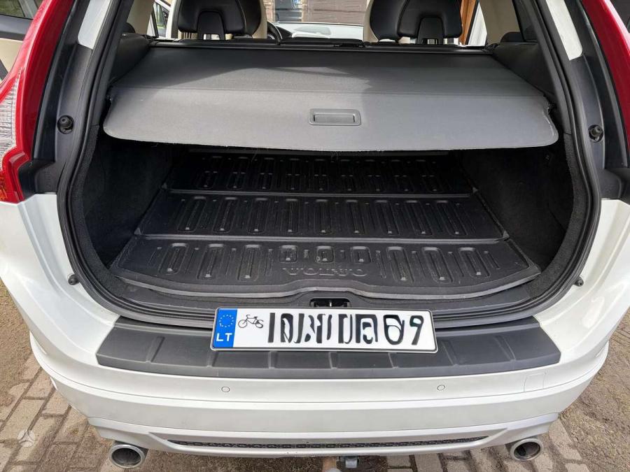 White Volvo XC60 2012 in Sirvintos, with an engine capacity of 2.40 L and mileage of 311 thousand km for 10500 €, photo 15 on AUTOMOTO.COM.LV