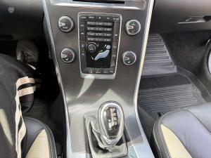 White Volvo XC60 2012 in Sirvintos, with an engine capacity of 2.40 L and mileage of 311 thousand km for 10500 €, photo 25 on AUTOMOTO.COM.LV