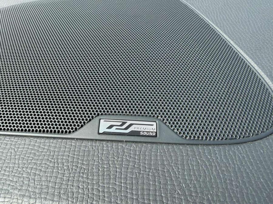 White Volvo XC60 2012 in Sirvintos, with an engine capacity of 2.40 L and mileage of 311 thousand km for 10500 €, photo 27 on AUTOMOTO.COM.LV