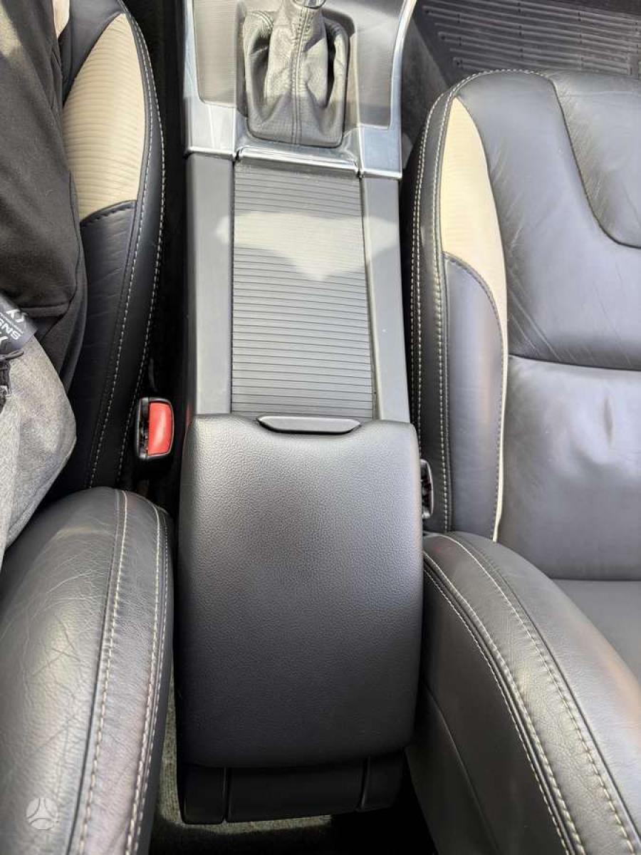 White Volvo XC60 2012 in Sirvintos, with an engine capacity of 2.40 L and mileage of 311 thousand km for 10500 €, photo 28 on AUTOMOTO.COM.LV
