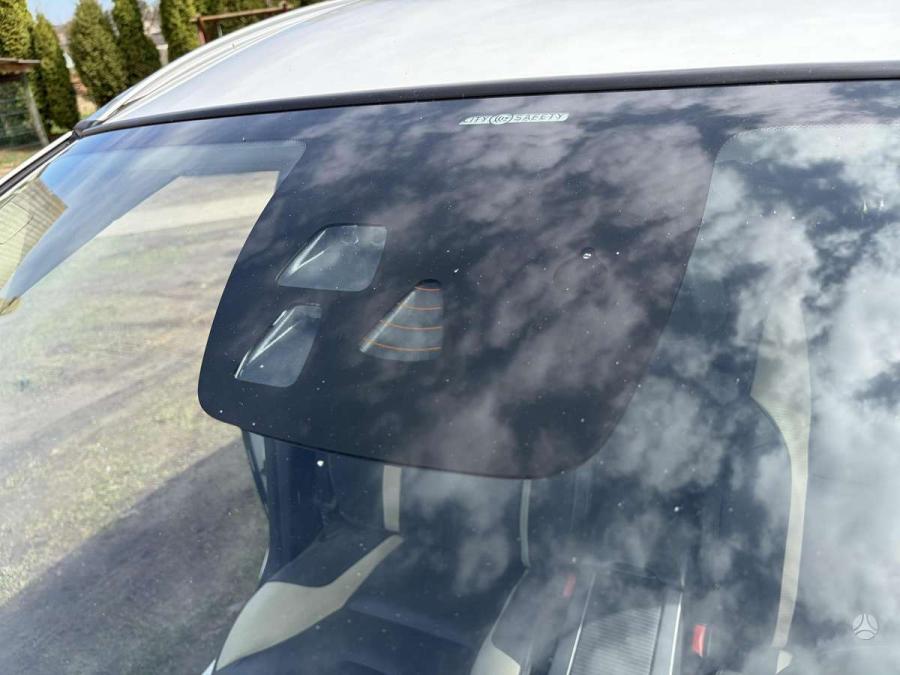 White Volvo XC60 2012 in Sirvintos, with an engine capacity of 2.40 L and mileage of 311 thousand km for 10500 €, photo 30 on AUTOMOTO.COM.LV