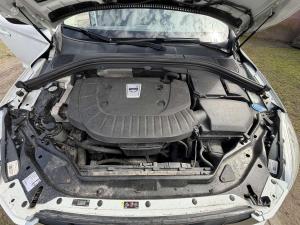 White Volvo XC60 2012 in Sirvintos, with an engine capacity of 2.40 L and mileage of 311 thousand km for 10500 €, photo 32 on AUTOMOTO.COM.LV