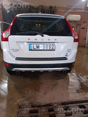 Balts Volvo XC60 2012 Jelgava, ar dzinēja tilpumu 2.40 L un nobraukumu 254 tūkst. km par 8880 €, foto  vietnē AUTOMOTO.COM.LV