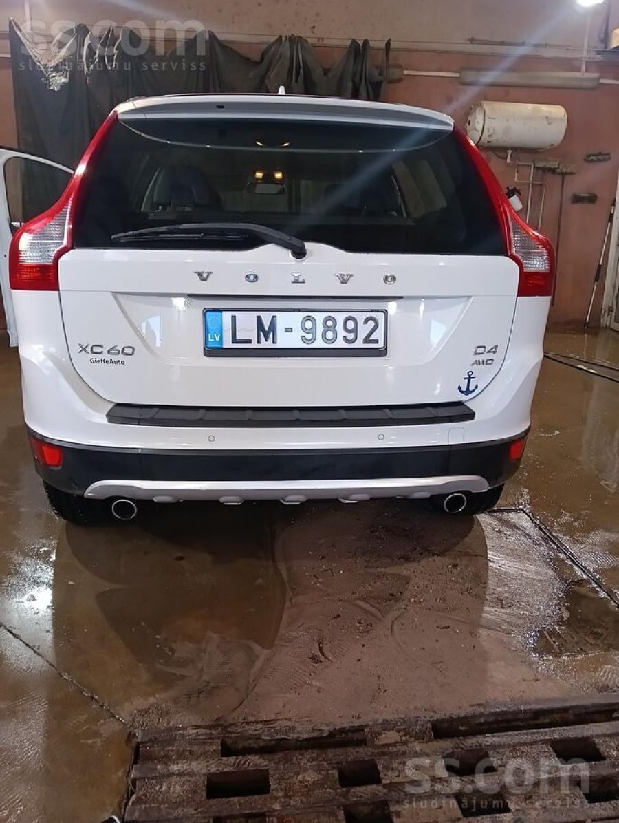 Balts Volvo XC60 2012 Jelgava, ar dzinēja tilpumu 2.40 L un nobraukumu 254 tūkst. km par 8880 €, foto 1 vietnē AUTOMOTO.COM.LV