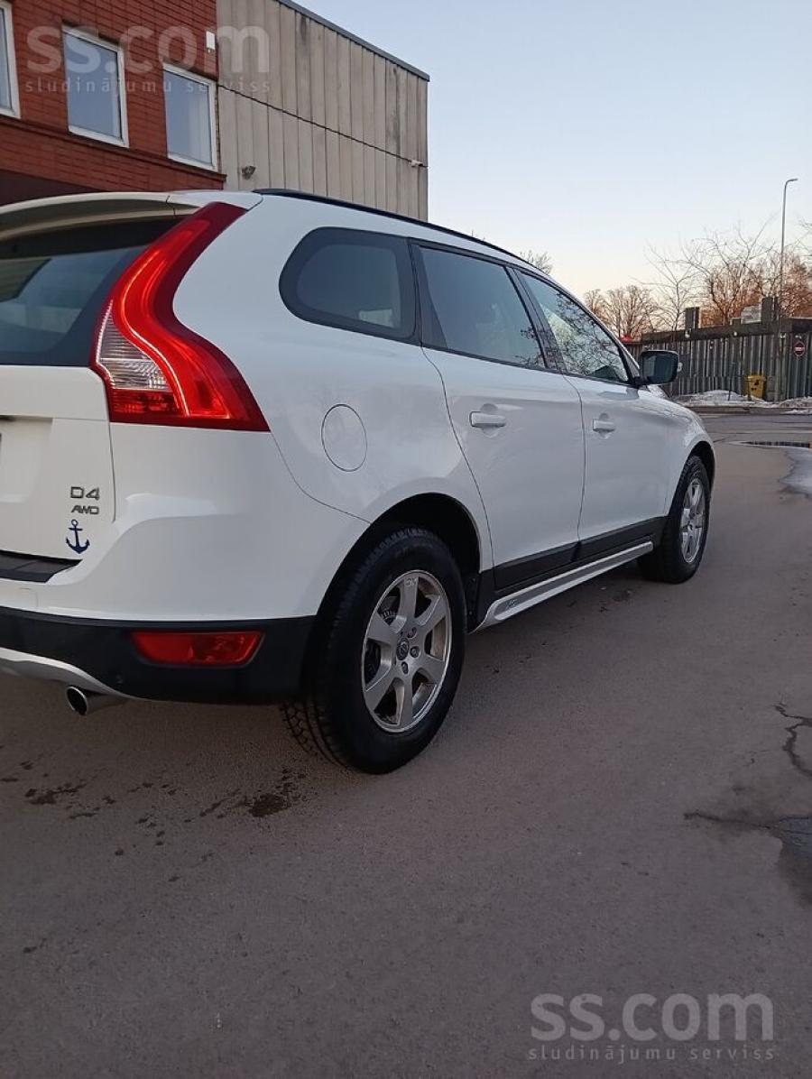 Balts Volvo XC60 2012 Jelgava, ar dzinēja tilpumu 2.40 L un nobraukumu 254 tūkst. km par 8880 €, foto 3 vietnē AUTOMOTO.COM.LV