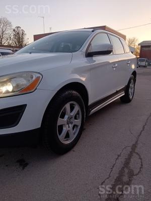 Balts Volvo XC60 2012 Jelgava, ar dzinēja tilpumu 2.40 L un nobraukumu 254 tūkst. km par 8880 €, foto 5 vietnē AUTOMOTO.COM.LV