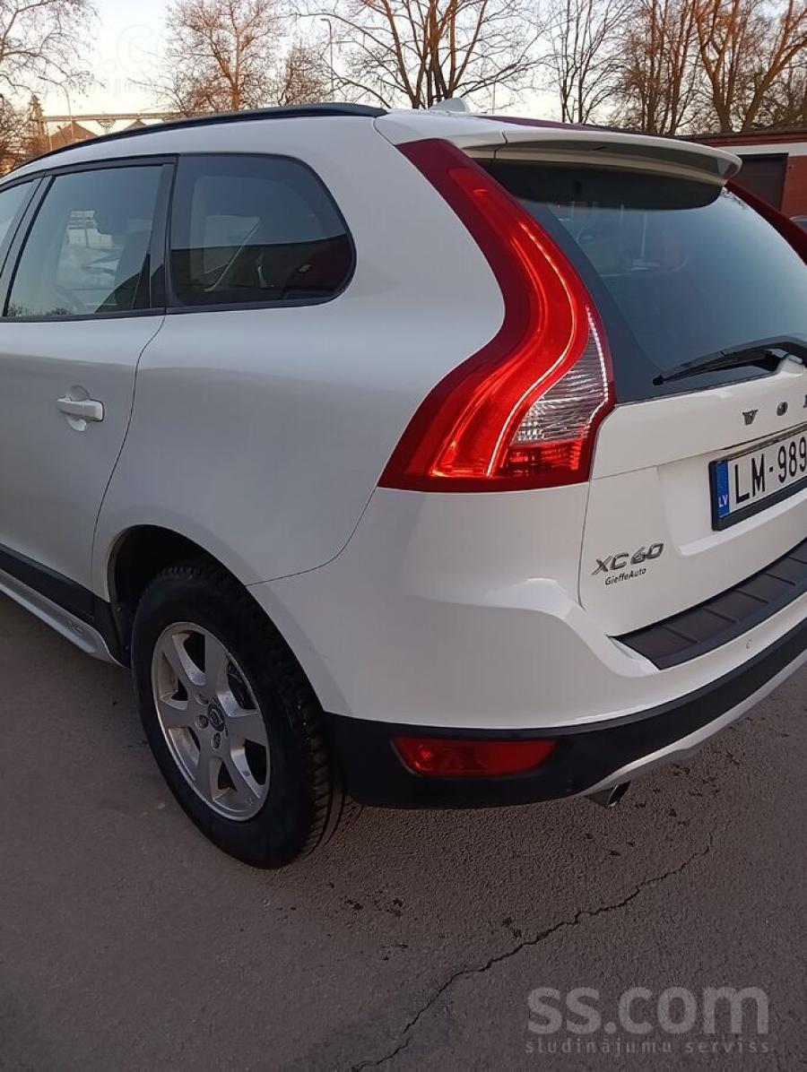 Balts Volvo XC60 2012 Jelgava, ar dzinēja tilpumu 2.40 L un nobraukumu 254 tūkst. km par 8880 €, foto 6 vietnē AUTOMOTO.COM.LV