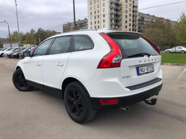White Volvo XC60 2012 in Riga, with an engine capacity of 2.40 L and mileage of 189 thousand km for 12450 €, photo 2 on AUTOMOTO.COM.LV