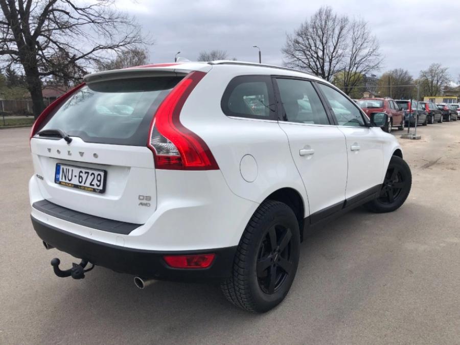 White Volvo XC60 2012 in Riga, with an engine capacity of 2.40 L and mileage of 189 thousand km for 12450 €, photo 5 on AUTOMOTO.COM.LV