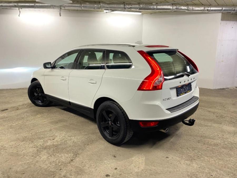 White Volvo XC60 2012 in Riga, with an engine capacity of 2.40 L and mileage of 189 thousand km for 12450 €, photo 9 on AUTOMOTO.COM.LV