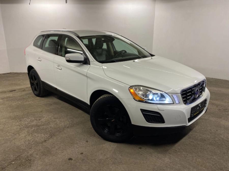White Volvo XC60 2012 in Riga, with an engine capacity of 2.40 L and mileage of 189 thousand km for 12450 €, photo 10 on AUTOMOTO.COM.LV