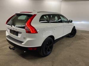 White Volvo XC60 2012 in Riga, with an engine capacity of 2.40 L and mileage of 189 thousand km for 12450 €, photo 11 on AUTOMOTO.COM.LV