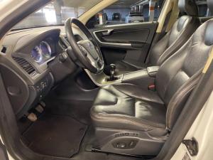White Volvo XC60 2012 in Riga, with an engine capacity of 2.40 L and mileage of 189 thousand km for 12450 €, photo 13 on AUTOMOTO.COM.LV