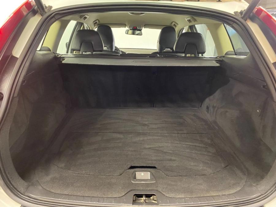 White Volvo XC60 2012 in Riga, with an engine capacity of 2.40 L and mileage of 189 thousand km for 12450 €, photo 19 on AUTOMOTO.COM.LV