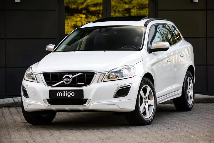 White Volvo XC60 2012 in Jelgava, with an engine capacity of 2.00 L and mileage of 295 thousand km for 9300 €, photo 1 on AUTOMOTO.COM.LV