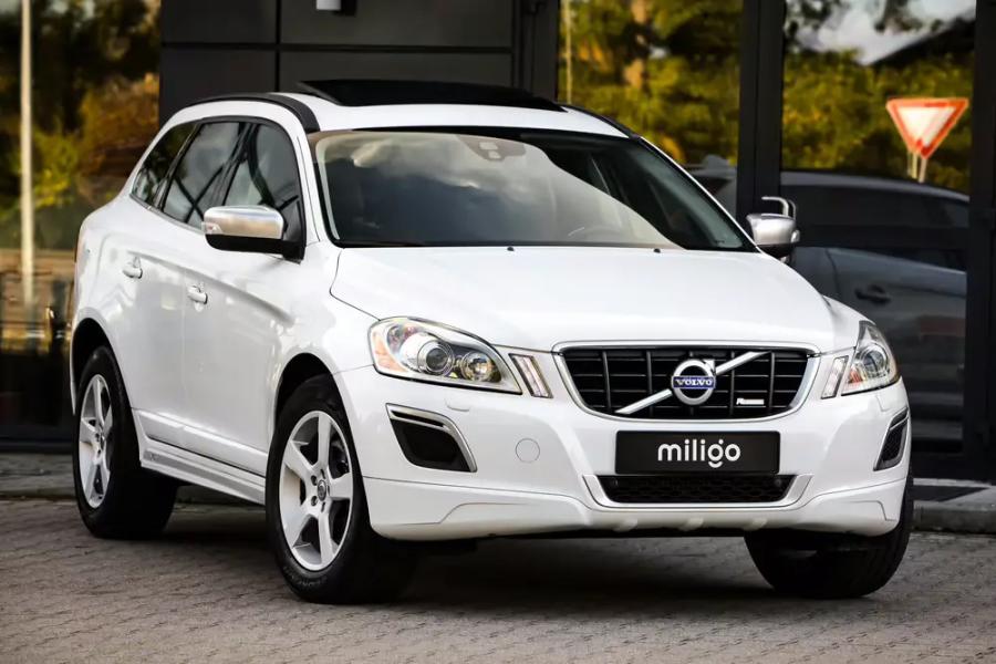 White Volvo XC60 2012 in Jelgava, with an engine capacity of 2.00 L and mileage of 295 thousand km for 9300 €, photo 5 on AUTOMOTO.COM.LV