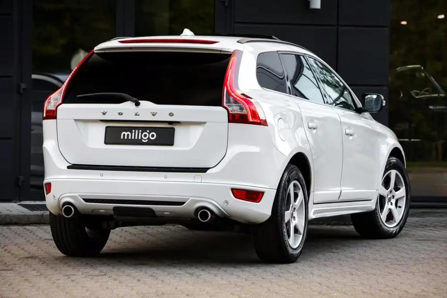 White Volvo XC60 2012 in Jelgava, with an engine capacity of 2.00 L and mileage of 295 thousand km for 9300 €, photo 7 on AUTOMOTO.COM.LV