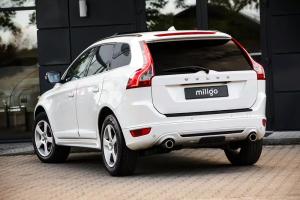 White Volvo XC60 2012 in Jelgava, with an engine capacity of 2.00 L and mileage of 295 thousand km for 9300 €, photo 9 on AUTOMOTO.COM.LV