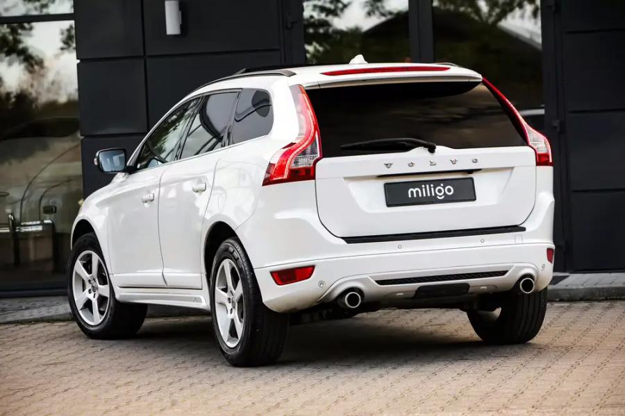 White Volvo XC60 2012 in Jelgava, with an engine capacity of 2.00 L and mileage of 295 thousand km for 9300 €, photo 9 on AUTOMOTO.COM.LV