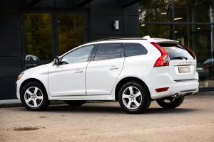 White Volvo XC60 2012 in Jelgava, with an engine capacity of 2.00 L and mileage of 295 thousand km for 9300 €, photo 10 on AUTOMOTO.COM.LV