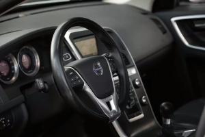 White Volvo XC60 2012 in Jelgava, with an engine capacity of 2.00 L and mileage of 295 thousand km for 9300 €, photo 13 on AUTOMOTO.COM.LV