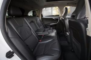 White Volvo XC60 2012 in Jelgava, with an engine capacity of 2.00 L and mileage of 295 thousand km for 9300 €, photo 18 on AUTOMOTO.COM.LV