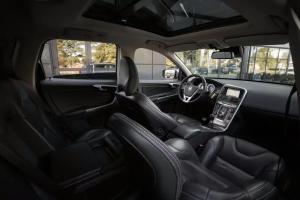 White Volvo XC60 2012 in Jelgava, with an engine capacity of 2.00 L and mileage of 295 thousand km for 9300 €, photo 22 on AUTOMOTO.COM.LV