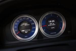 White Volvo XC60 2012 in Jelgava, with an engine capacity of 2.00 L and mileage of 295 thousand km for 9300 €, photo 30 on AUTOMOTO.COM.LV