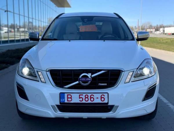 White Volvo XC60 2012 in Rezekne, with an engine capacity of 2.40 L and mileage of 280 thousand km for 10990 €, photo 1 on AUTOMOTO.COM.LV