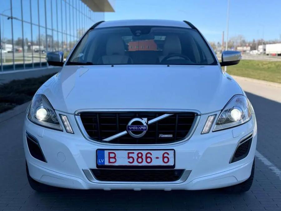 White Volvo XC60 2012 in Rezekne, with an engine capacity of 2.40 L and mileage of 280 thousand km for 10990 €, photo 1 on AUTOMOTO.COM.LV