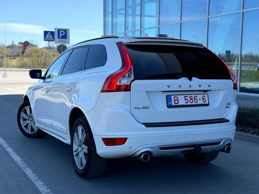 White Volvo XC60 2012 in Rezekne, with an engine capacity of 2.40 L and mileage of 280 thousand km for 10990 €, photo 6 on AUTOMOTO.COM.LV