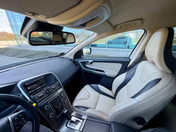 White Volvo XC60 2012 in Rezekne, with an engine capacity of 2.40 L and mileage of 280 thousand km for 10990 €, photo 9 on AUTOMOTO.COM.LV