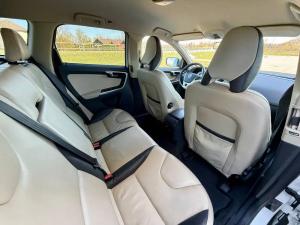White Volvo XC60 2012 in Rezekne, with an engine capacity of 2.40 L and mileage of 280 thousand km for 10990 €, photo 12 on AUTOMOTO.COM.LV